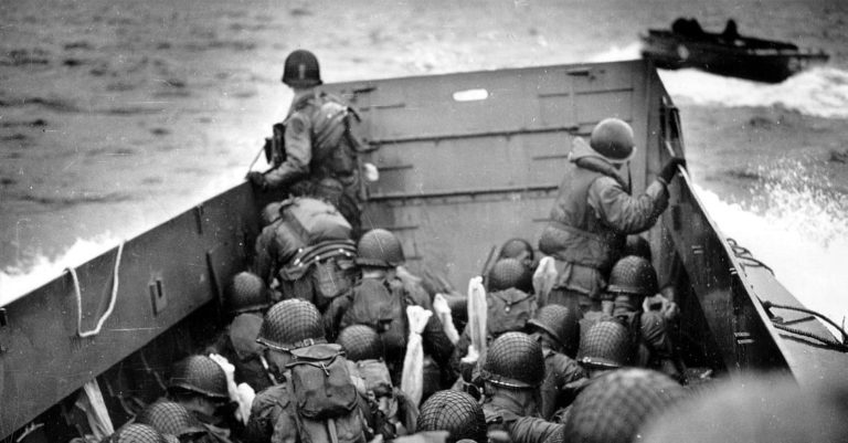 With 8 Silver Stars and 2 Distinguished Service Crosses, General John ...