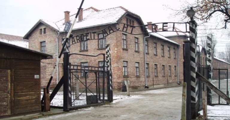 Emotionally Tough Virtual Tour: Inside the Auschwitz Concentration Camp ...