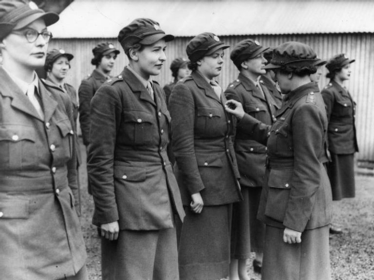 When Queen Elizabeth II Was an Auto Mechanic in WWII | War History Online