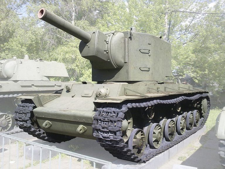 "Russian Colossus" - The Soviet KV Heavy Tanks | War History Online