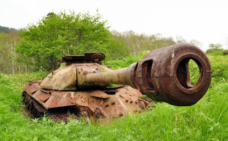 Soviet IS-3 and IS-2 tanks left behind on Shikotan Island- 25 Photos ...