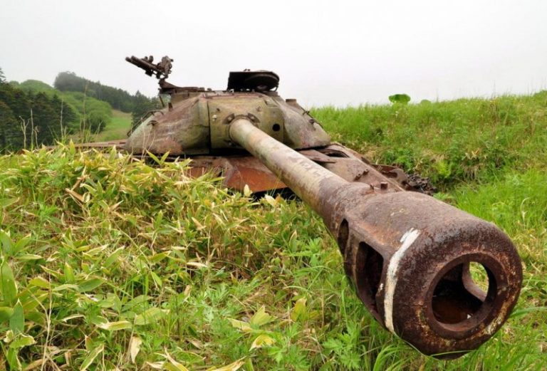 Soviet IS-3 and IS-2 tanks left behind on Shikotan Island- 25 Photos ...