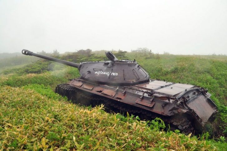 Soviet IS-3 and IS-2 tanks left behind on Shikotan Island- 25 Photos ...