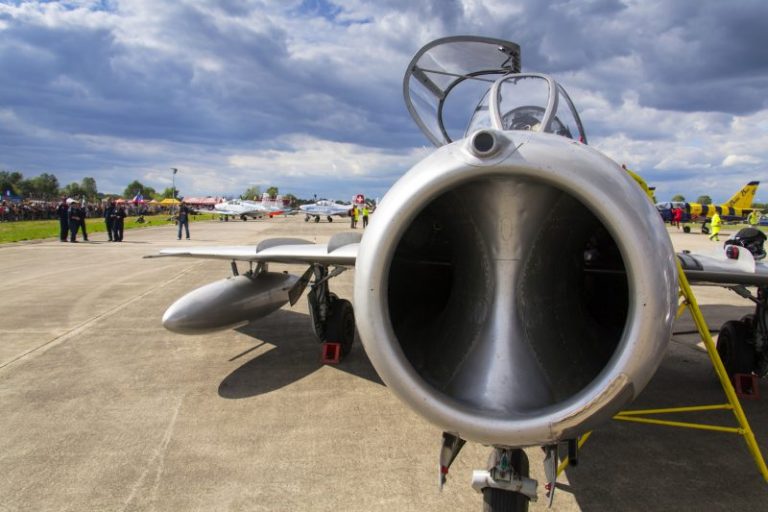 MiG-15 - The Aircraft That Challenged the US Air Force with Video | War ...