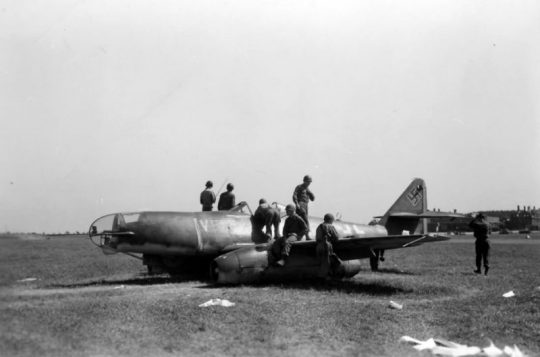 Messerschmitt Me262 - First Operational Jet Fighter -16 Facts and Great ...