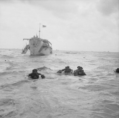 D-Day Up Close -Dozens of Photos Show the Allies Normandy Invasion ...