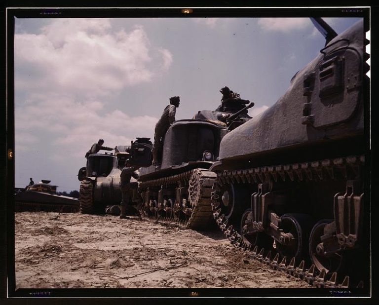A Crew of 7, Really? 30 Photos of the M3 Lee/Grant Medium Tank | War ...