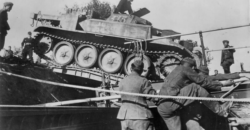 Turning Up the Heat - 26 Photos of the Flammpanzer II/III Flame-Thrower ...