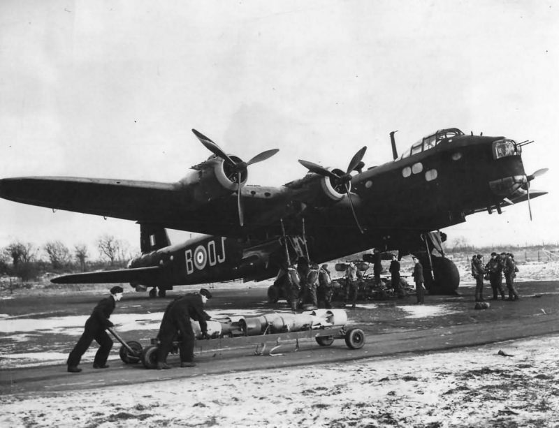Underappreciated but Not Forgotten - The Short Stirling Bomber in 25 ...