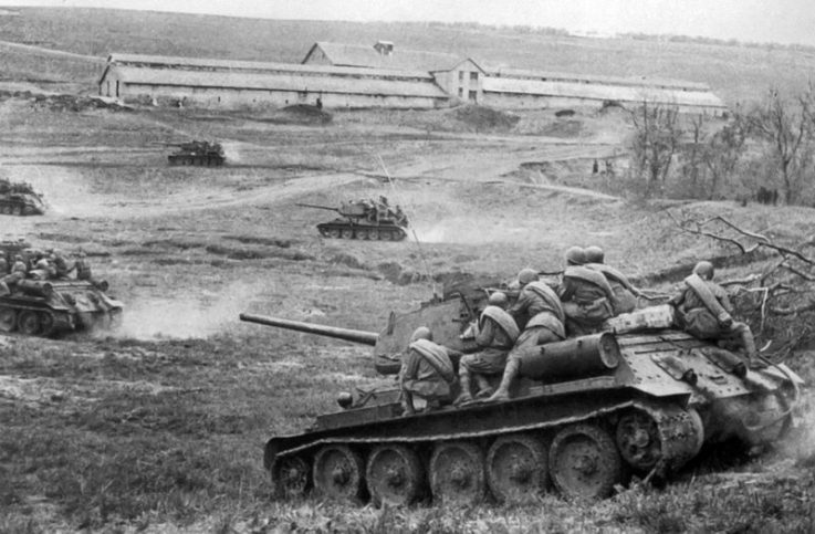 Oh yes! 30 fully operational T-34 Tanks Recently Sent Back to Russia, a ...