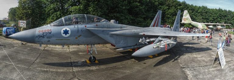 When An Israeli Air Force F-15 Landed Safely With Only One Wing (Great ...