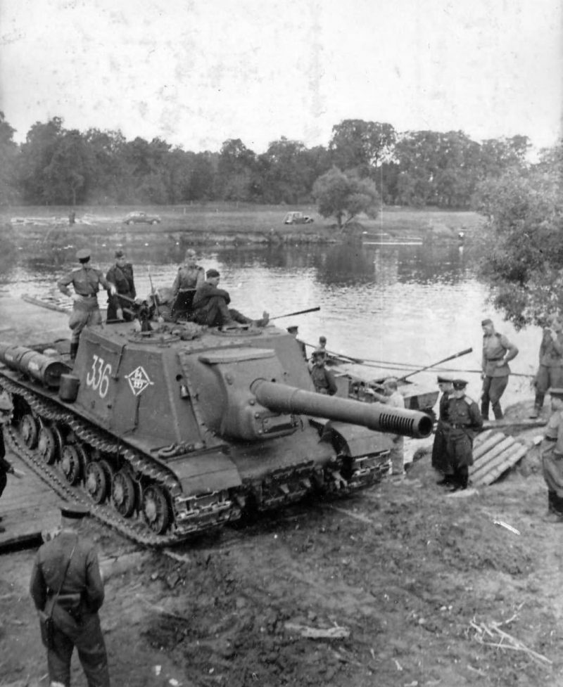 The Destroyer of Beasts: ISU-152 Self-Propelled Artillery | War History ...