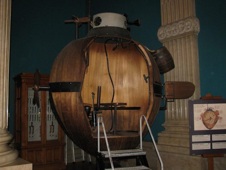 “Turtle” of 1776 – The First 'Submarine' Ever Used In War | War History ...