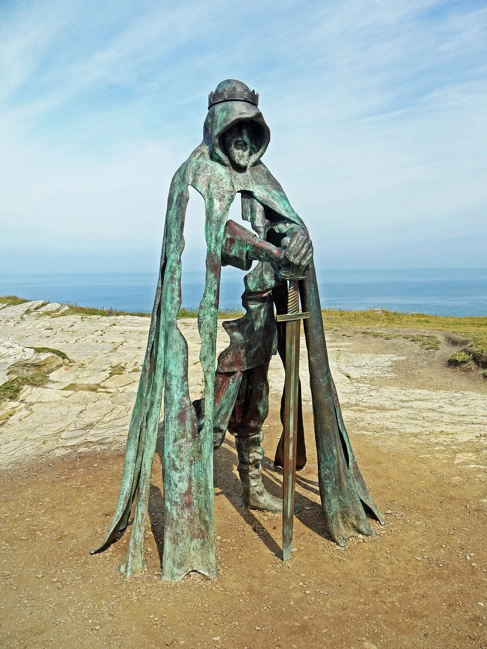 An 8-Foot-Tall Bronze King Arthur Overlooks the Atlantic Ocean | War ...
