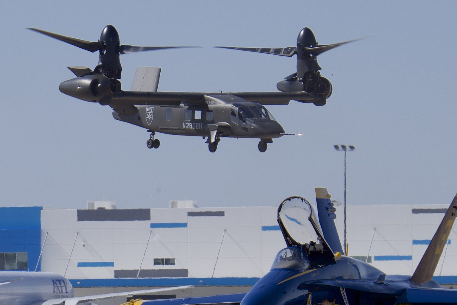 US V-280 Valor Tilt-Rotor Aircraft in First Autonomous Flight | War ...
