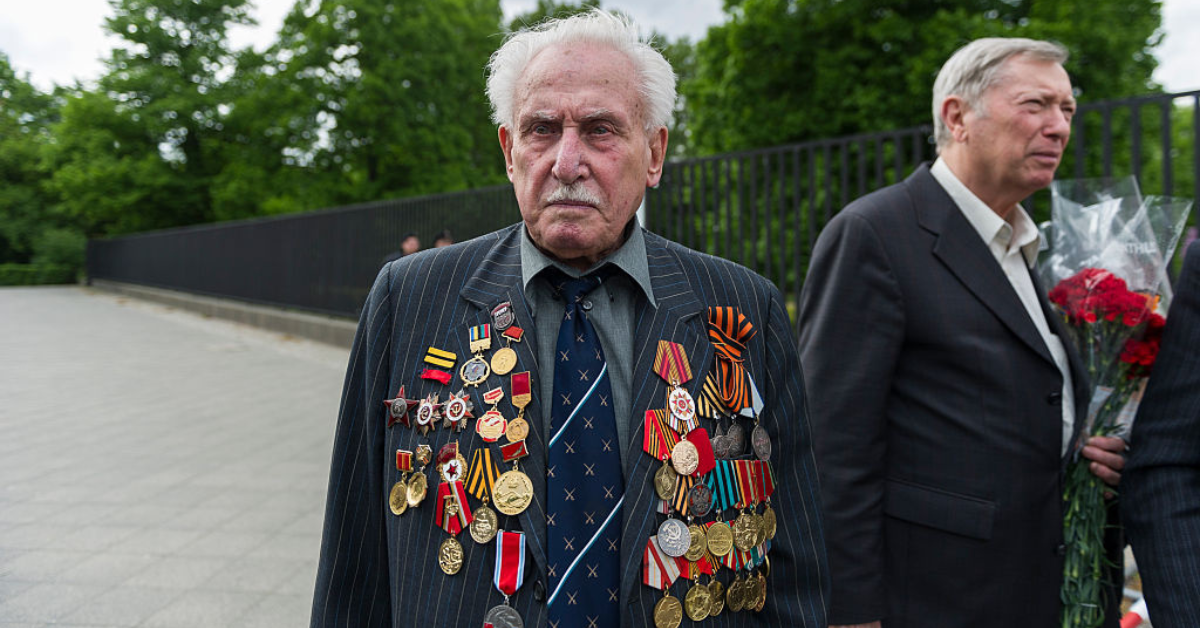David Dushman: Last Surviving Soviet Solider to Liberate Auschwitz Dies ...