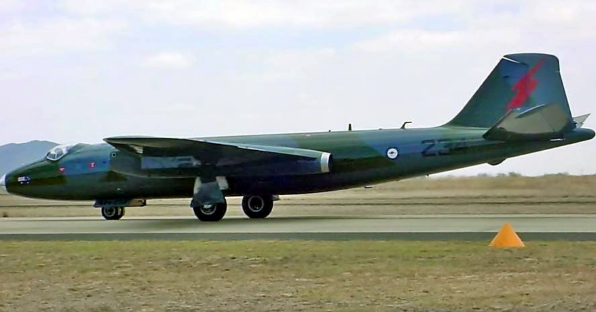 An English Electric Canberra Flies Again! | War History Online