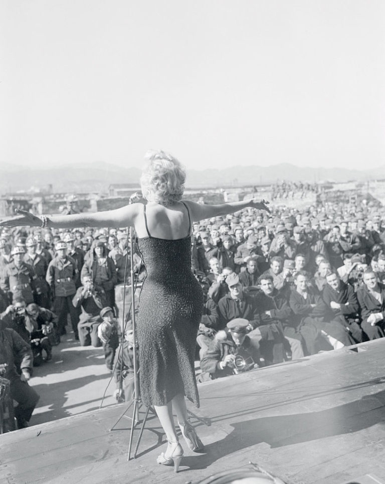 Iconic Photos of Marilyn Monroe Entertaining American Troops in Korea ...
