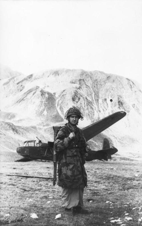 FG-42: The 'Fallschirmjäger 42' German Paratrooper Rifle | War History ...