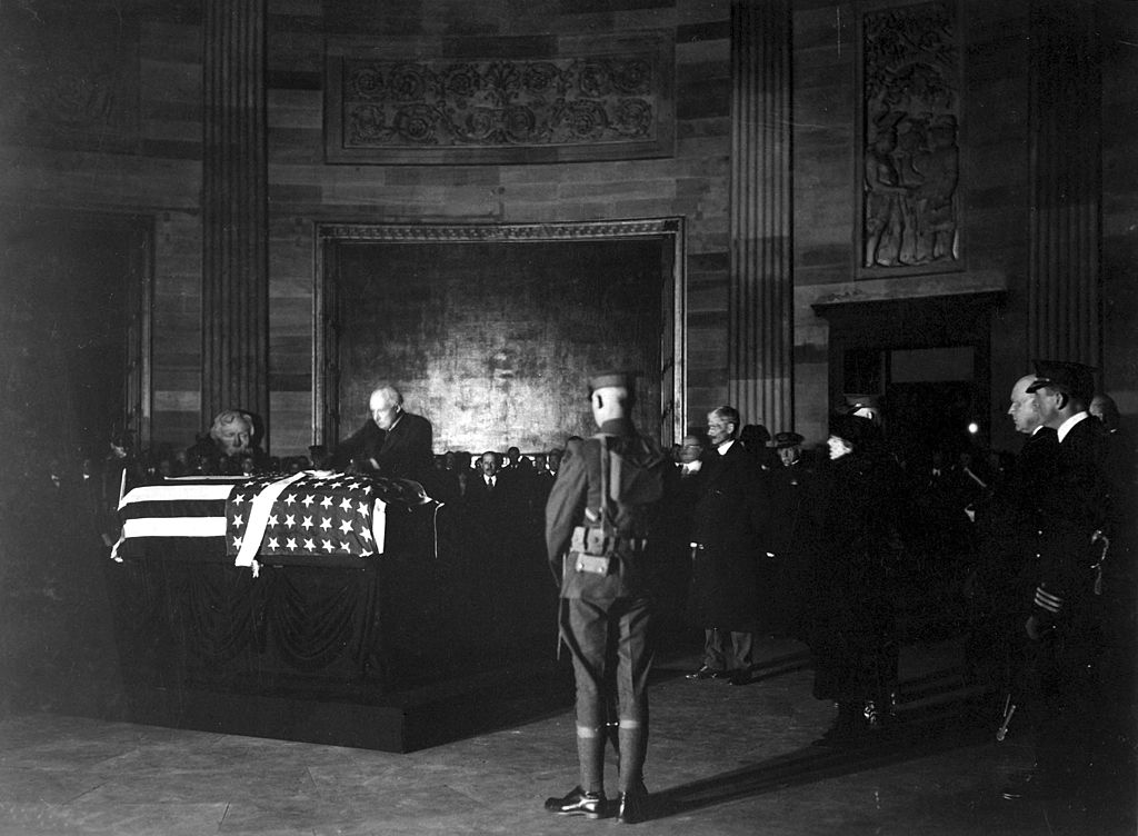 Little-Known Facts About the Tomb of the Unknown Soldier | War History ...