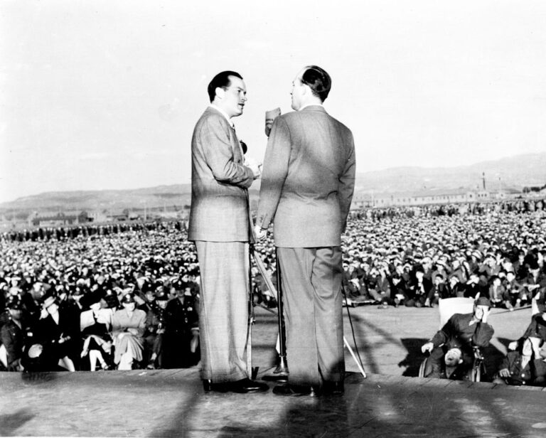Bob Hope Dedicated Half a Century to Entertaining Troops With the USO ...