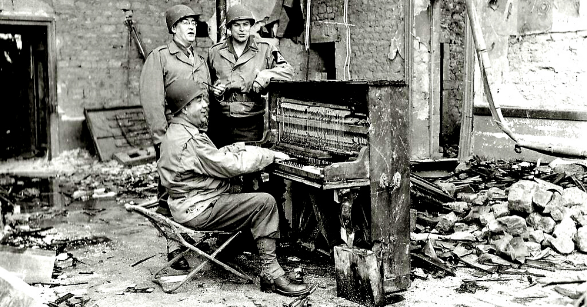 The US Military Dropped Pianos Onto the Battlefield with Parachutes ...