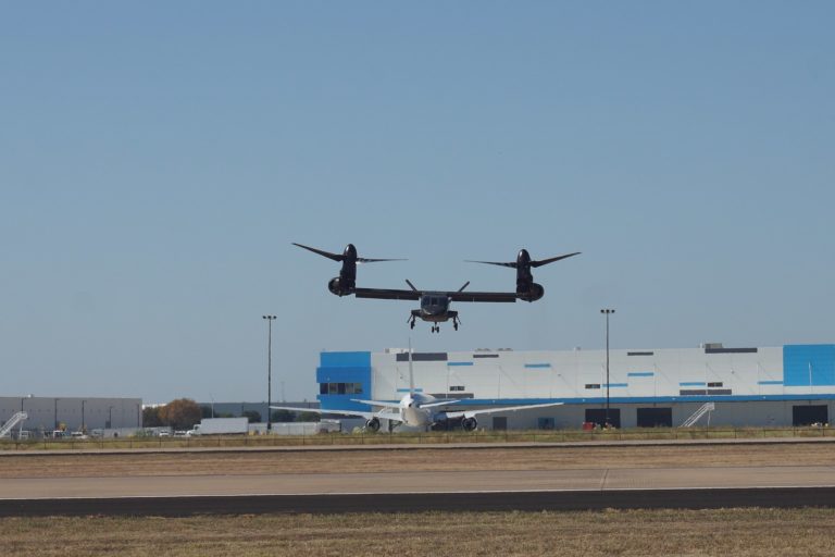 The V-280 Valor Will Replace the US Army's Fleet of Black Hawk and ...