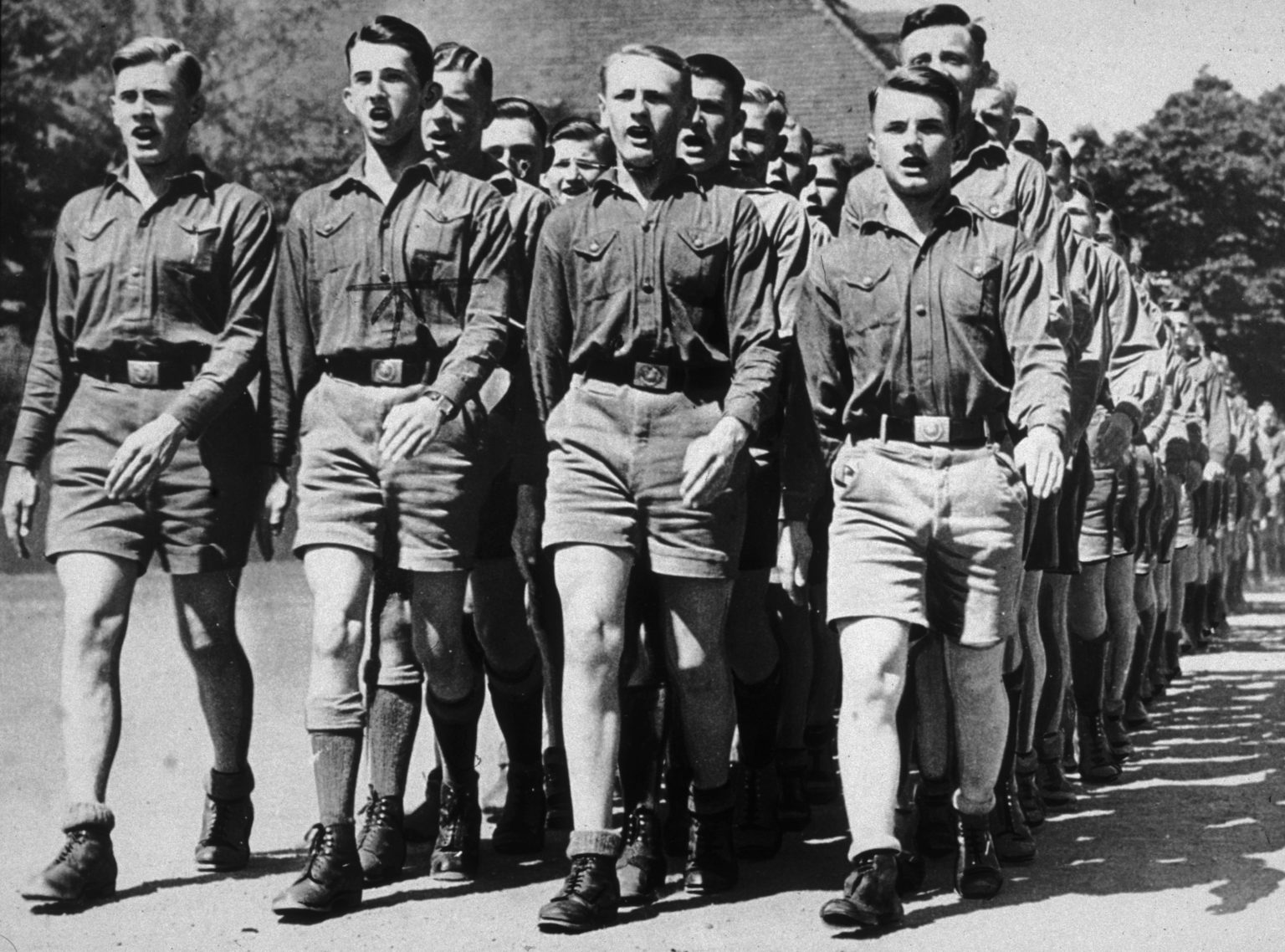 Hans-Georg Henke: The Real Story Behind the Famous WWII-Era Photo of a ...