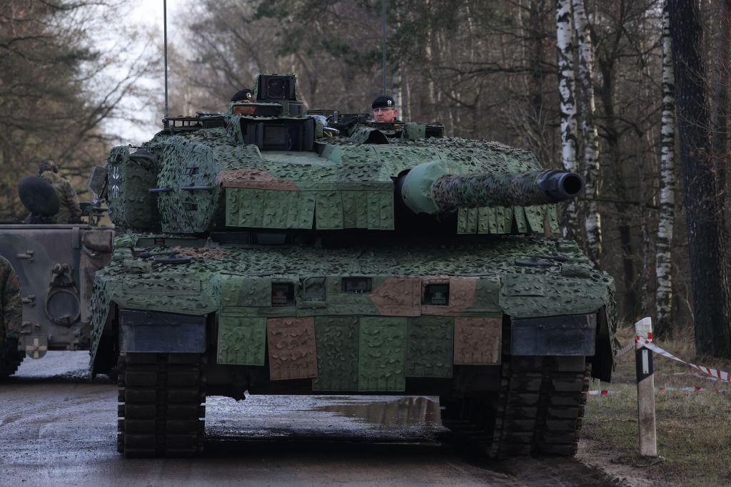 Germany Won't Stand In the Way of Poland Sending Leopard 2 MBTs to ...