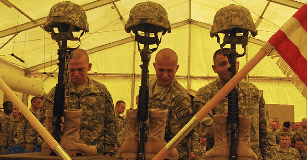 Battlefield Cross: A Powerful Symbol to Memorialize the Sacrifices of Fallen Soldiers | War ...