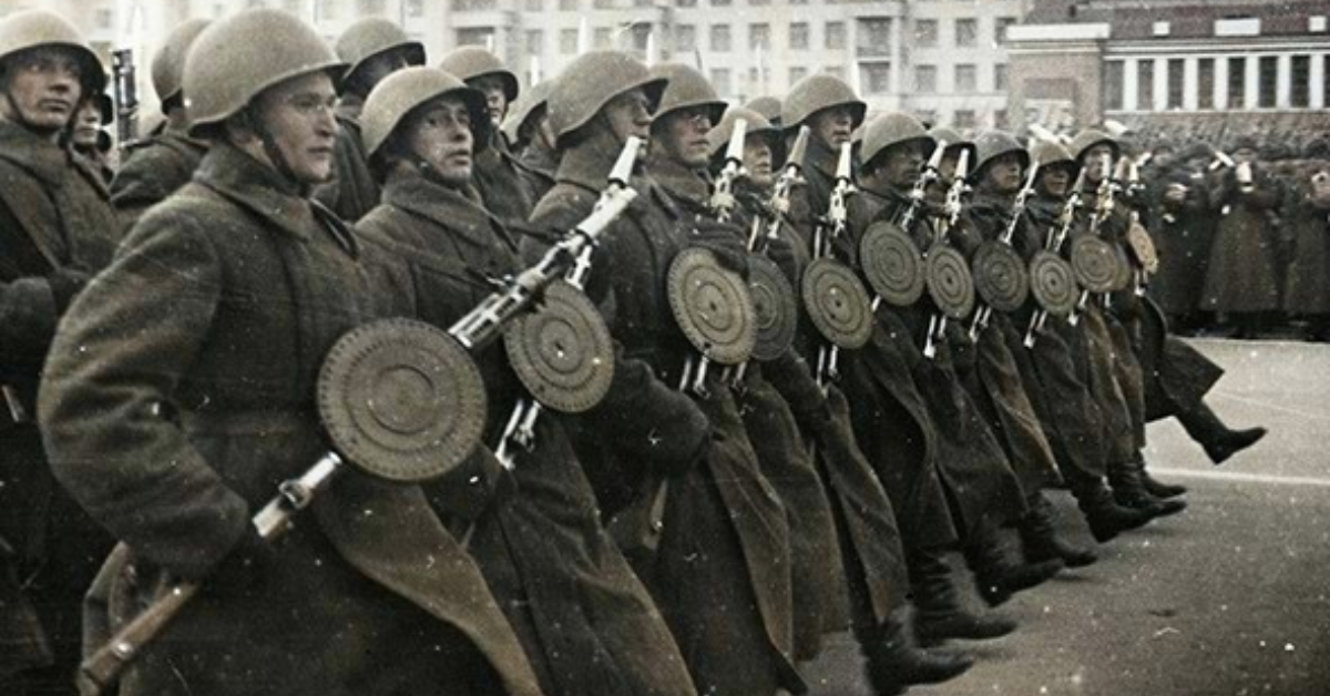The Degtyaryov Light Machine Gun's Pan Magazine Made It Immediately ...