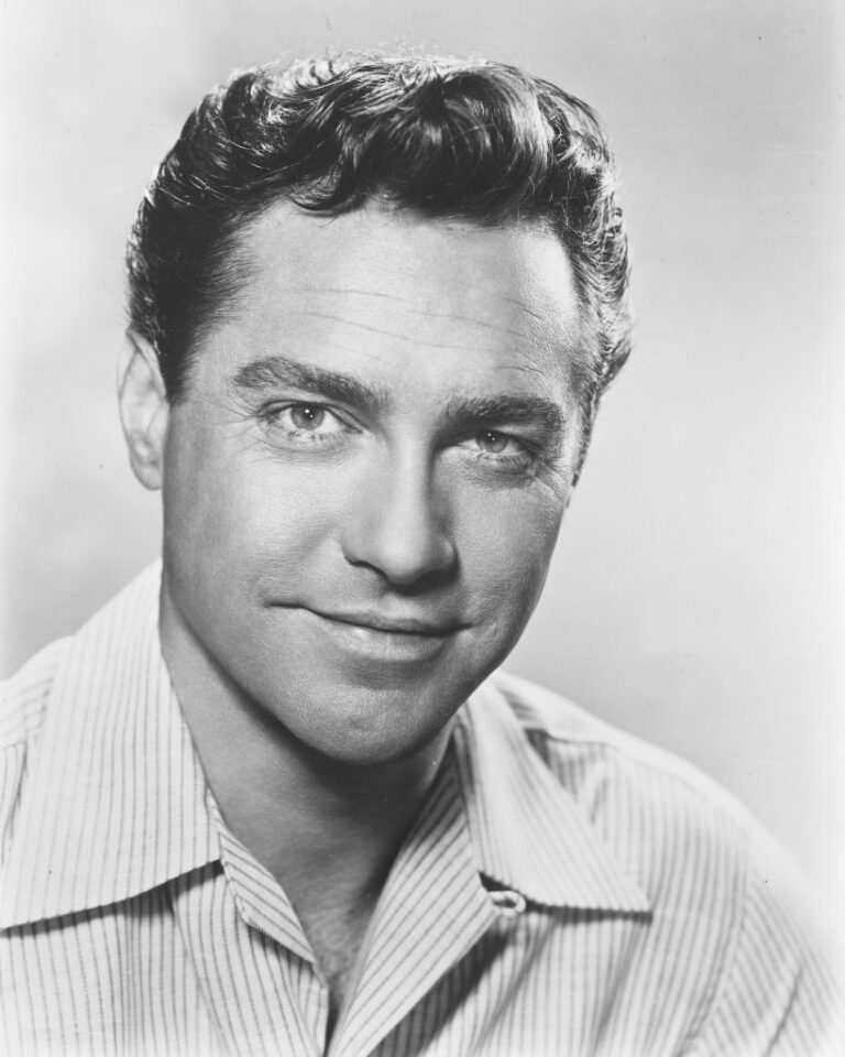 Before Becoming a Big-Name Actor, Richard Todd was a Paratrooper Who ...