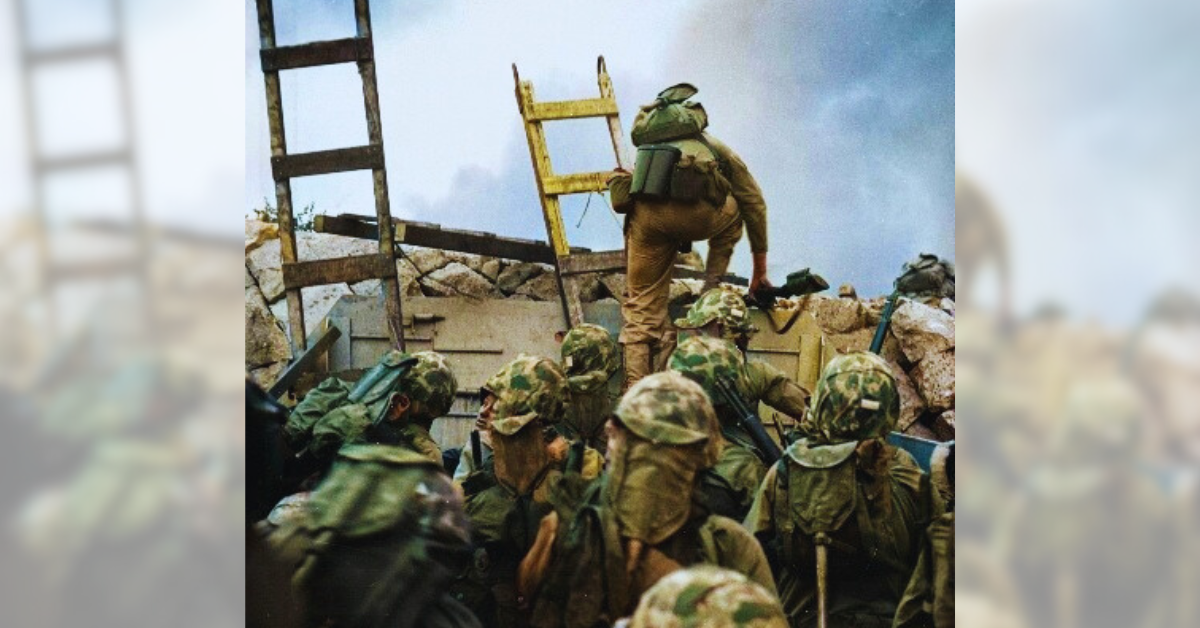 Baldomero López Daringly Leads Troops Over a Seawall During the Battle ...
