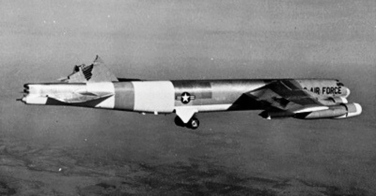 A B-52H Stratofortress Once Flew for Five Hours - Without a Tail! | War ...