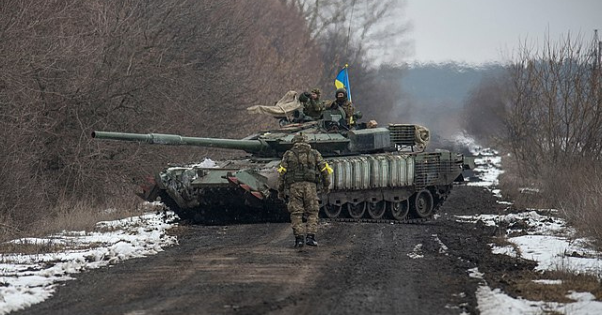 Ukrainian Officer Calls Russia for Tech Support After Captured T-72B3 ...