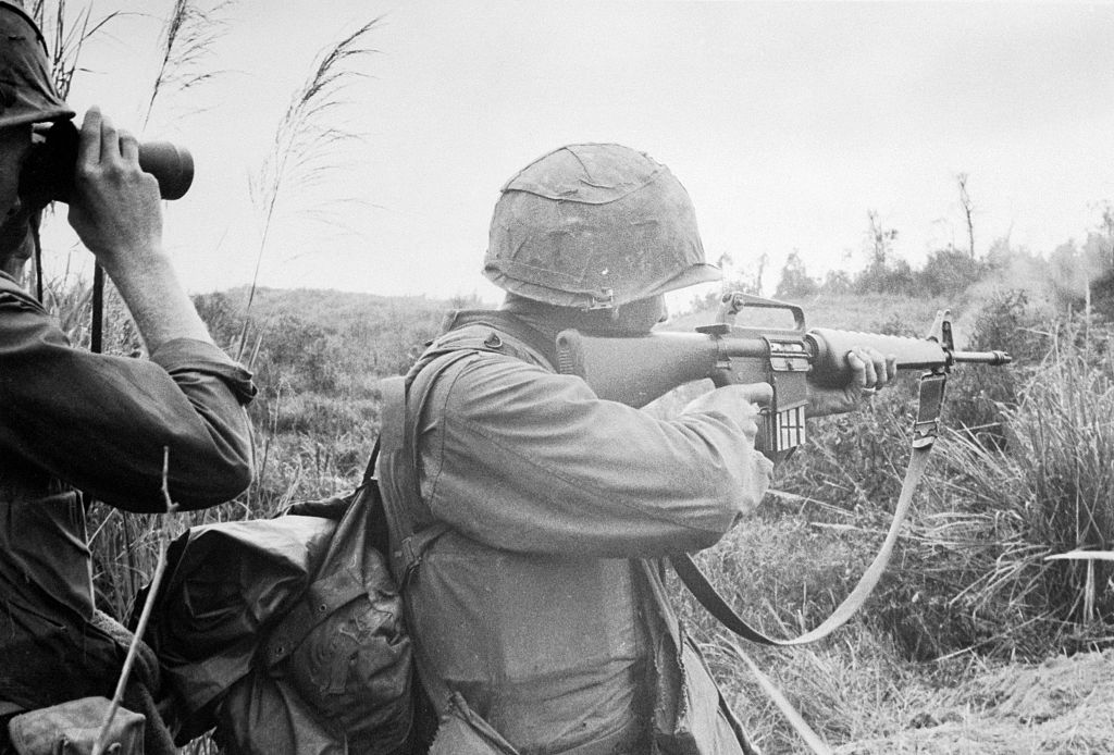 FN FAL: The Belgian Battle Rifle That Famously Became 'The Right Arm of ...