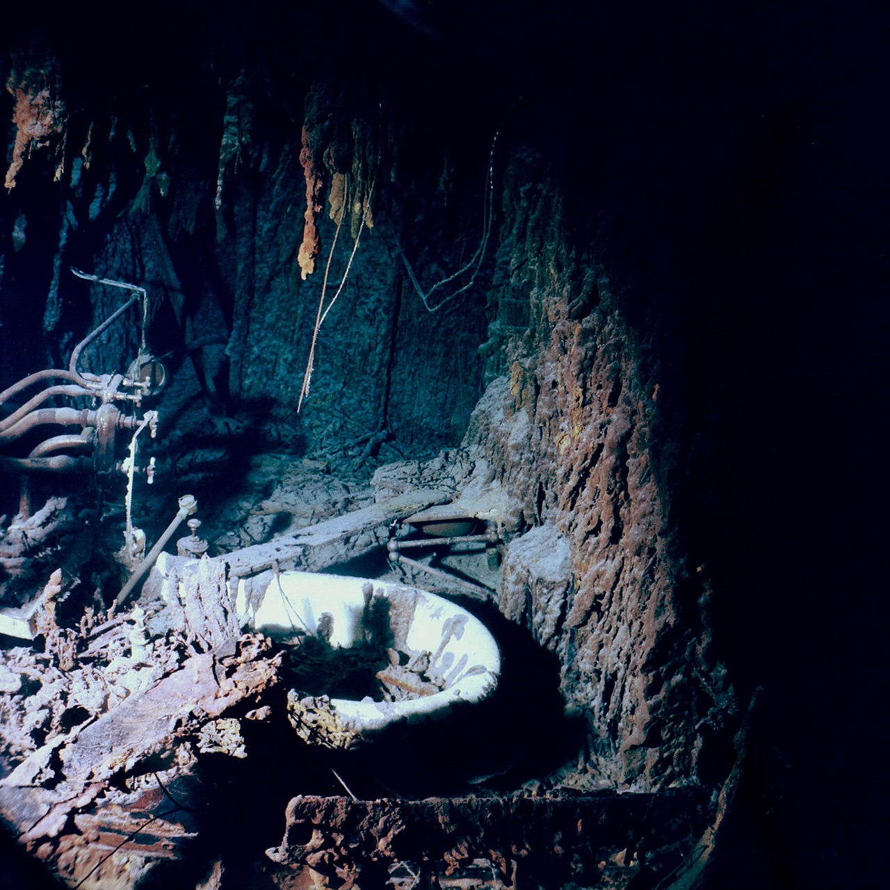 The Wreck of the RMS Titanic Was Found During a Top-Secret Military ...