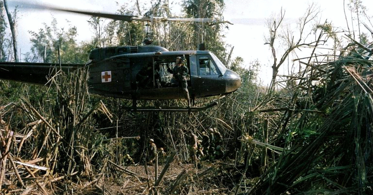The Vietnam War's Heroic 'Dustoff' MEDEVAC Crews to Receive ...