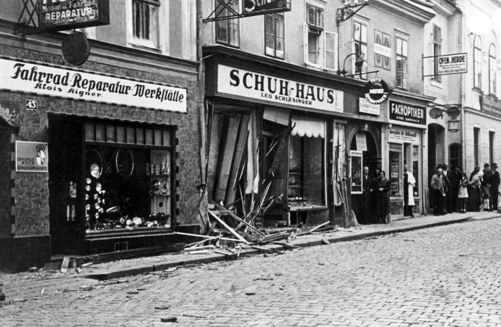 Kristallnacht: The 'Night of Broken Glass' That Served as a Precursor ...