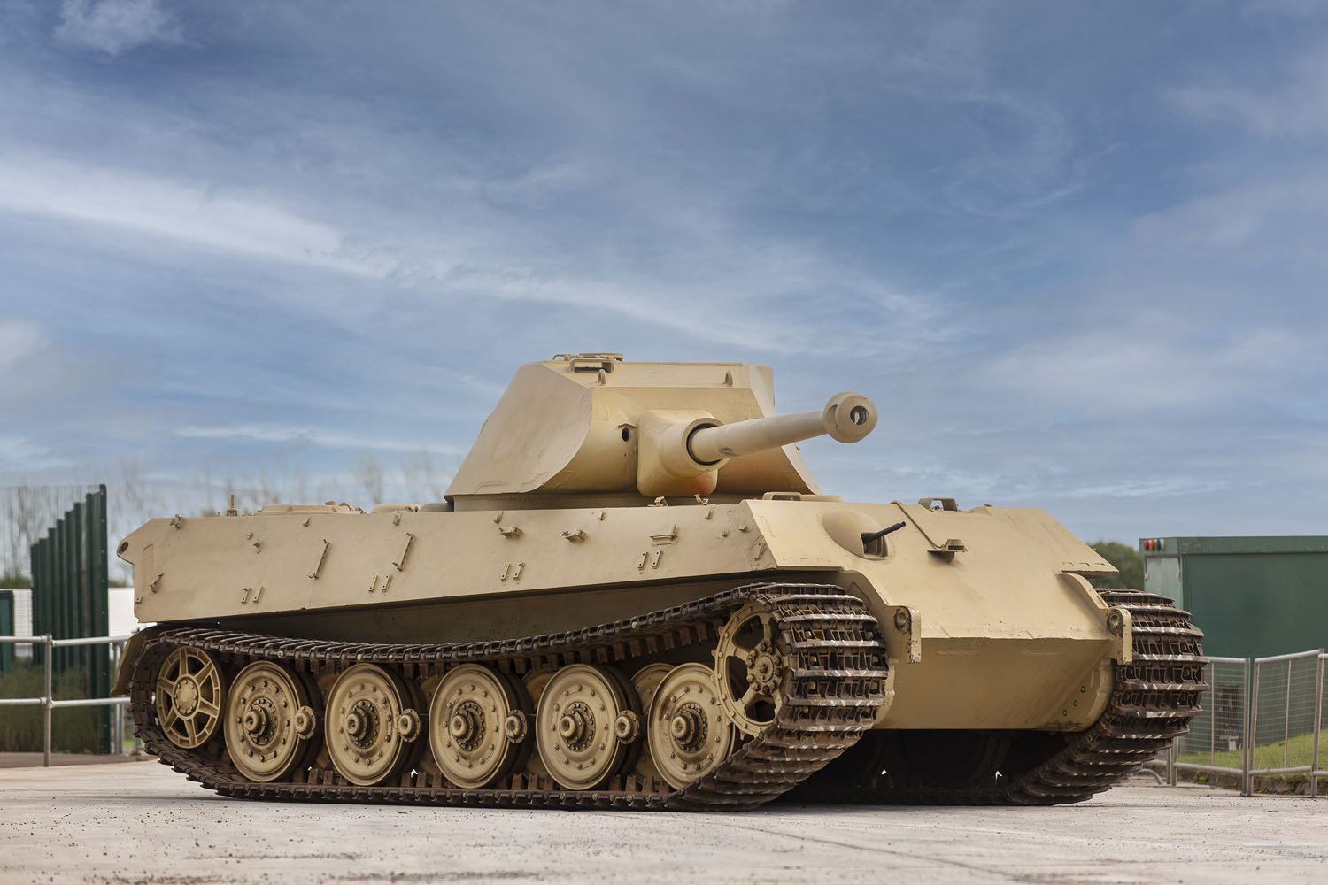 The Tank Museum Continuing Major Restoration Work on King Tiger V2 ...